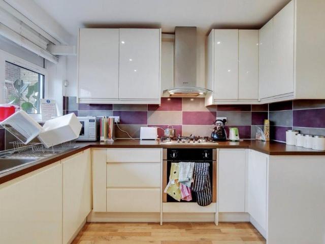 Warnham Sidmouth Mews, Kings Cross 3 bed flat to rent £3,500 pcm £808 pw