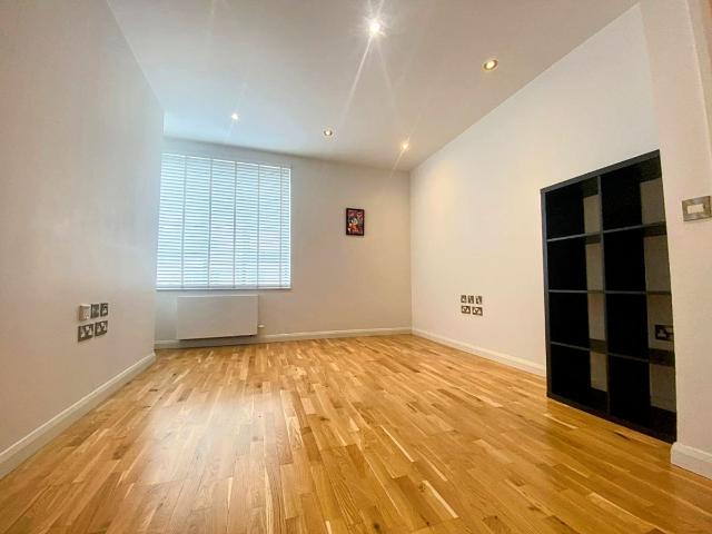 Warple Way, Acton W3, 1 bed flat to rent, £1,700 pcm | PrimeLocation