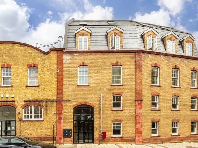 Warple Way, London W3 2 bed flat to rent £2,400 pcm £554 pw