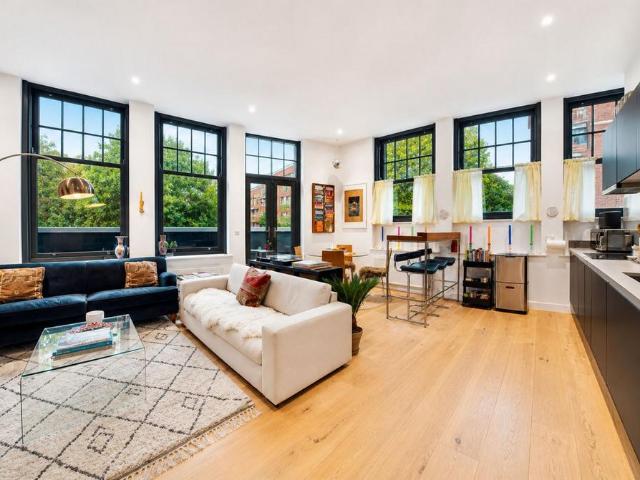Warple Way, London, W3 3 bed apartment to rent £3,000 pcm £692 pw
