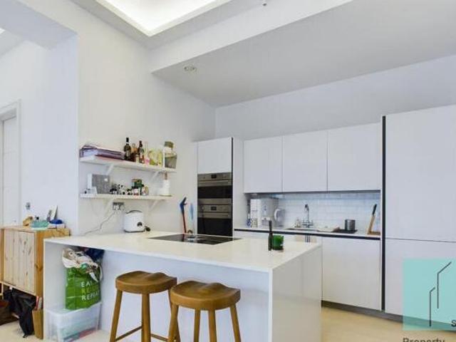 Warple Way, Long Island House, 2 Bedroom Flat