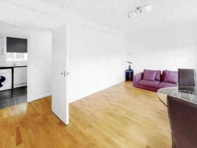 Warren Court, Euston Road, London, NW1 2 bed apartment to rent £3,835 pcm £885 pw