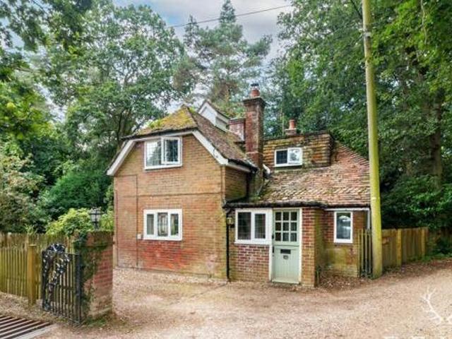 Warren Copse, Woodgreen, 3 Bedroom Detached