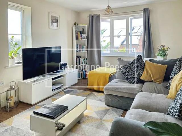 Warren Close, Farnham GU9