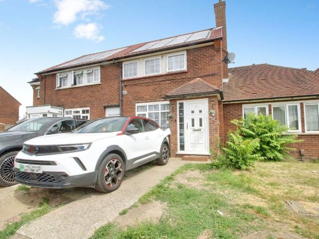 Warren Close, Langley SL3, 3 bed semi detached house to rent, £2,100 pcm | PrimeLocation