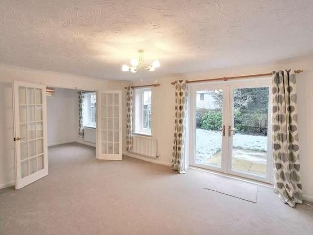 Warren Close, Stone, HP17