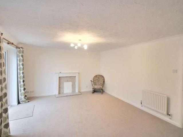 Warren Close, Stone, HP17