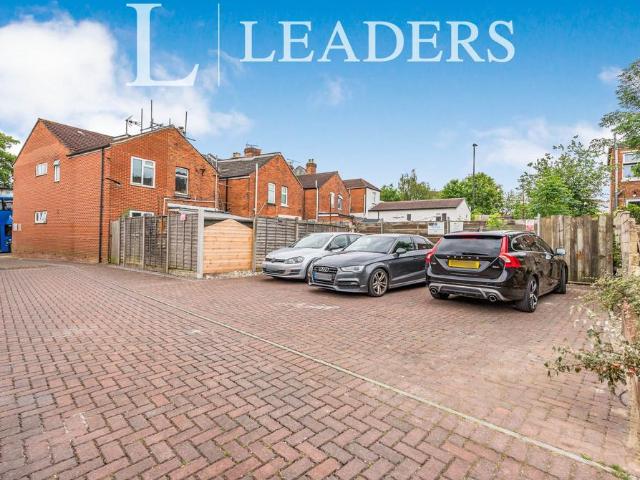 Warren Avenue, Southampton, SO16 4 bed flat to rent £1,600 pcm £369 pw