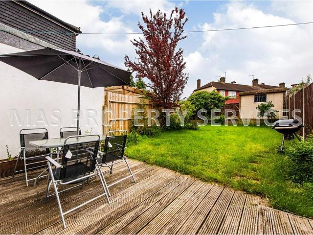 Warren Drive South, Surbiton KT5 3 bed terraced house to rent £2,300 pcm £531 pw