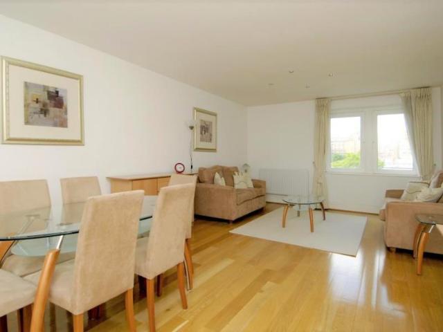 Warren House, Beckford Close. 2 bed flat to rent £3,402 pcm £785 pw