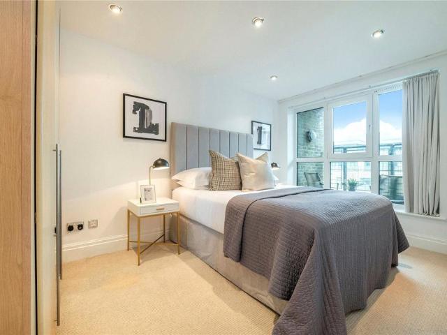 Warren House, Beckford Close, Warwick. 2 bed flat to rent £3,400 pcm £785 pw