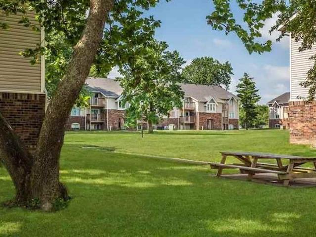 Warren Harbor 2 Bedroom Apartment for Rent at 9300 E 21st St, Indianapolis, IN 46229