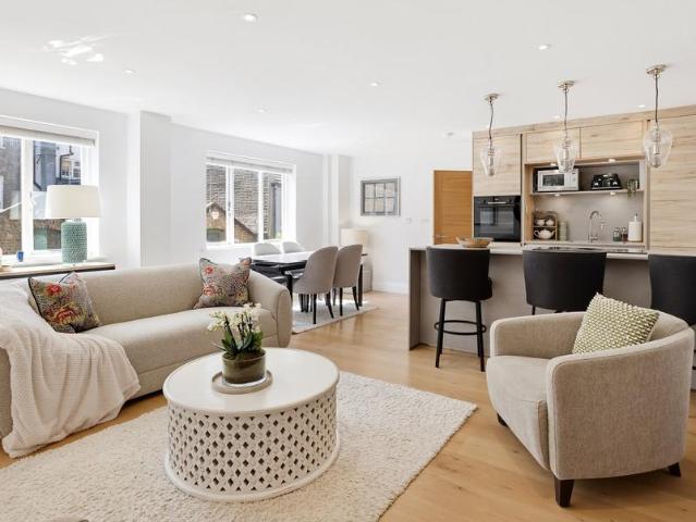 Warren Mews, Fitzrovia, London, W1T 3 bed mews to rent £8,498 pcm £1,961 pw