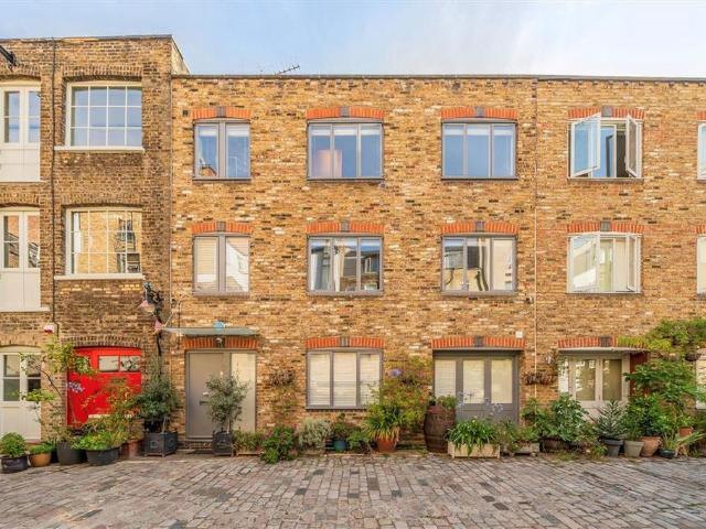 Warren Mews, London W1T 3 bed flat to rent £8,502 pcm £1,962 pw