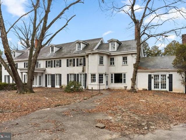 Warren St E, Edgewater Park, Home For Sale