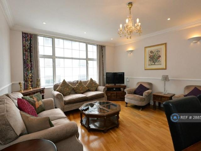 Warren Street, London, W1T 2 bed flat to rent £3,500 pcm £808 pw