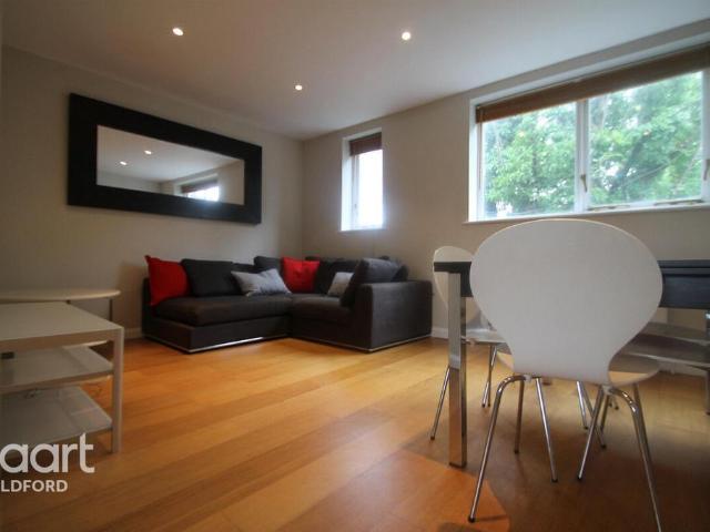 Warren Road, Guildford 3 bed maisonette to rent £2,095 pcm £483 pw