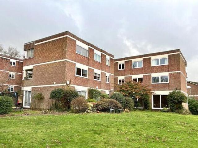 Warren Road, Guildford, 2 Bedroom Apartment