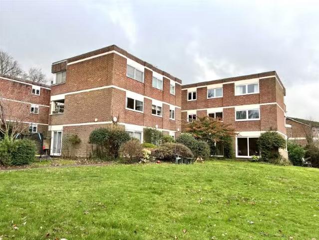 Warren Road, Guildford, Surrey, GU1 2HT
