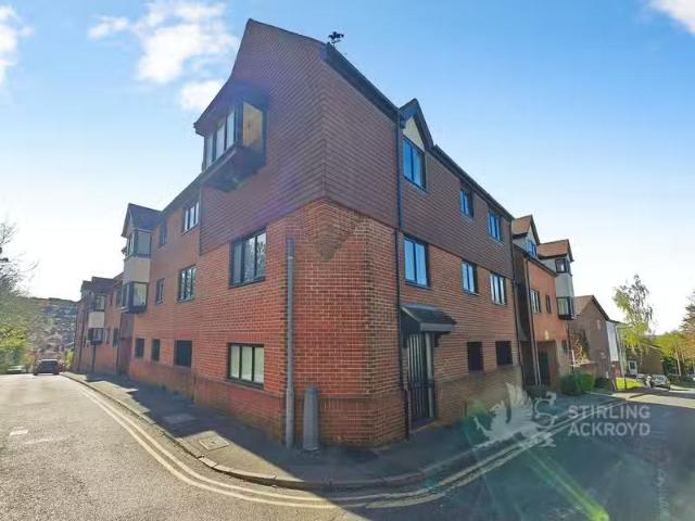 Warren Road, Guildford, Surrey, GU1 3NX