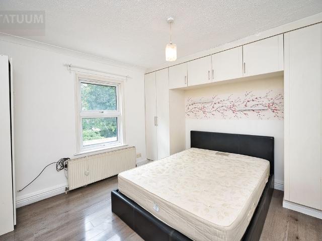 Warren Road, Leyton, London E10, Room to rent, £800 pcm | PrimeLocation