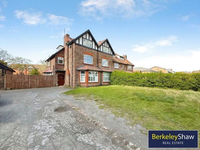 Warren Road, Liverpool L23, 3 bed flat to rent, £1,300 pcm | PrimeLocation