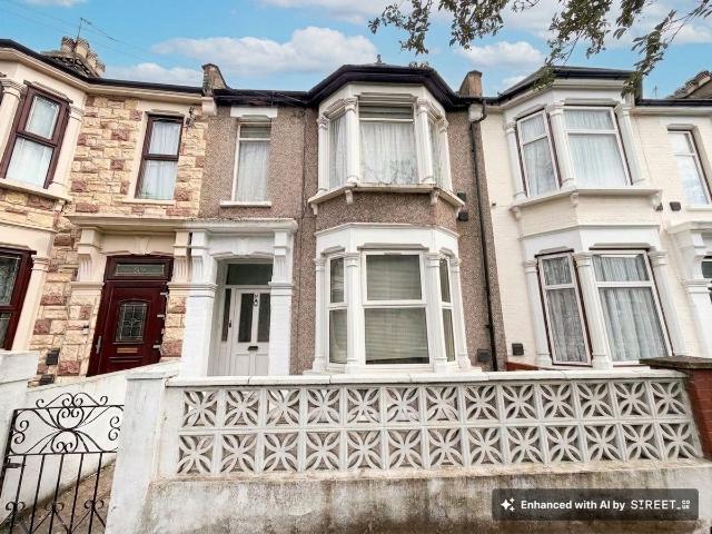 Warren Road, London E10, 2 bed flat to rent, £2,000 pcm | PrimeLocation