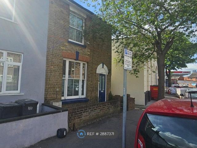 Warren Rd, Croydon CR0, 2 bed end terrace house to rent, £1,950 pcm | PrimeLocation