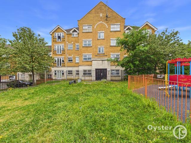 Warren Way, Edgware HA8, 2 bed flat to rent, £1,700 pcm | PrimeLocation