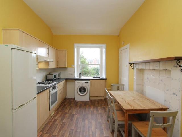 Warrender Park Terrace, Marchmont. 4 bed flat to rent £3,360 pcm £775 pw
