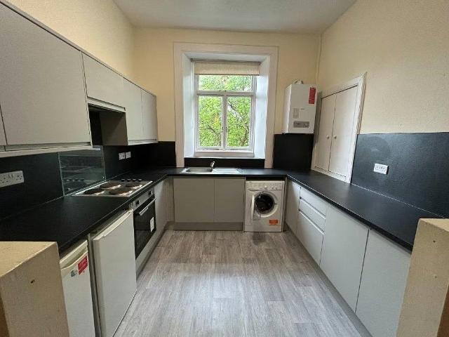 Warrender Park Road, Edinburgh. 3 bed flat to rent £2,700 pcm £623 pw