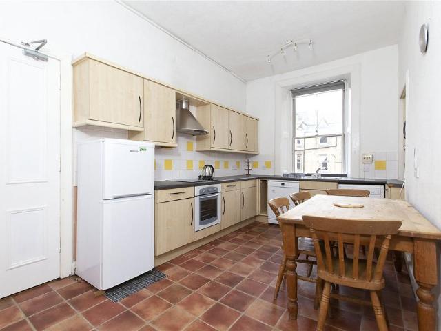 Warrender Park Road, Edinburgh, EH9 3 bed flat to rent £2,310 pcm £533 pw
