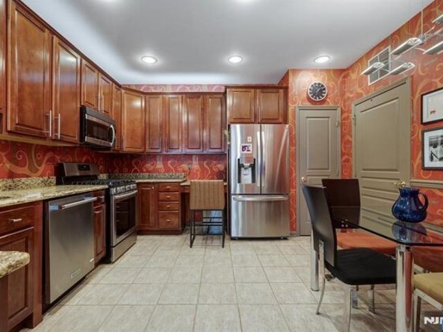 Warrens Unit Top Way Fl Renov, Wanaque, Condo For Sale