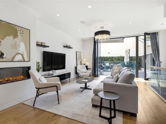Warriner Gardens, London, SW11 4 bed terraced house to rent £10,500 pcm £2,423 pw