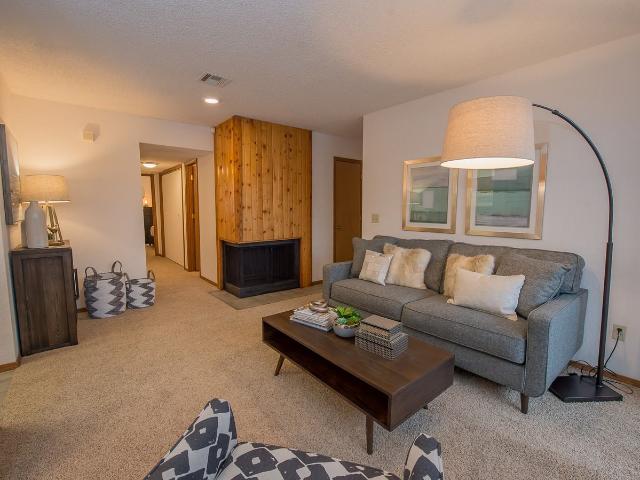 Warrington Apartments 1 Bedroom Apartment for Rent at 12700 N Macarthur Blvd, Oklahoma City, OK 73142 Val Verde