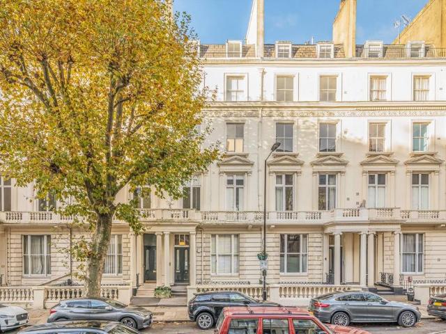 Warrington Crescent, Maida Vale W9 3 bed flat to rent £9,000 pcm £2,077 pw