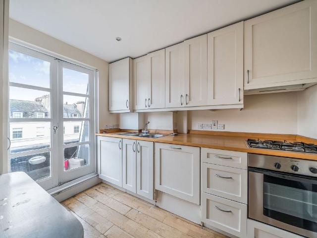 Warrington Crescent, Little Venice, London W9, 1 bed flat to rent, £3,250 pcm | PrimeLocation