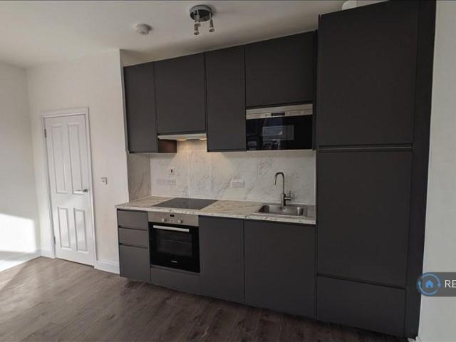 Warrington Road, Harrow, HA1 2 bed flat to rent £1,750 pcm £404 pw