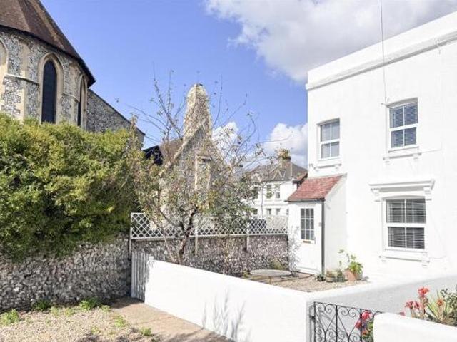 Warrior Square, Eastbourne, 3 Bedroom End