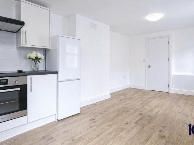 Wastdale Road, London 2 bed apartment to rent £1,750 pcm £404 pw