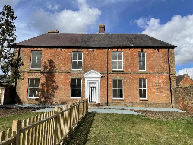 Washbrook Lane, Allesley, Coventry 3 bed semi detached house to rent £1,900 pcm £438 pw