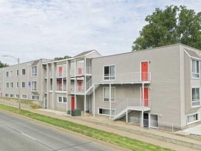 Washburn on the Hill 2 Bedroom Apartment for Rent at 2045 Sw Macvicar Ave, Topeka, KS 66604