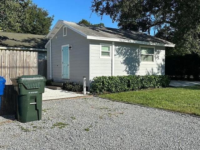 Washerdryer in unit. Water and Lawn care included