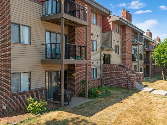 Washington Manor 1 Bedroom Apartment for Rent at 3901 Woodland Ave, West Des Moines, IA 50266