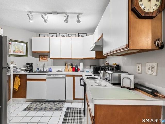 Washington Ave Unit, Hamden, Condo For Sale