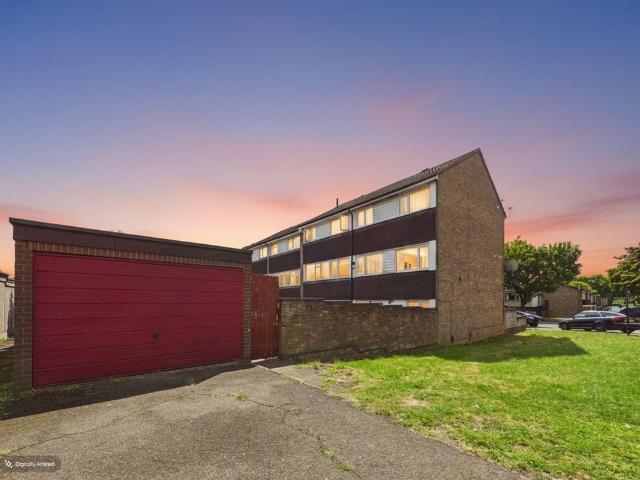 Washington Avenue, Hemel Hempstead. 3 bed maisonette to rent £1,800 pcm £415 pw