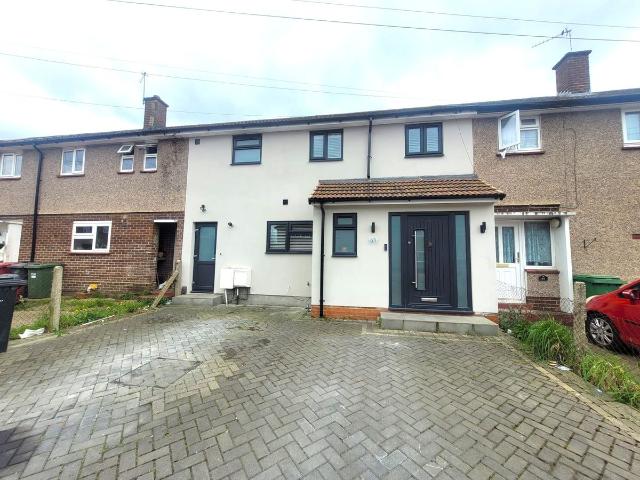 Washington Drive, Slough SL1, 3 bed property to rent, £2,500 pcm | PrimeLocation