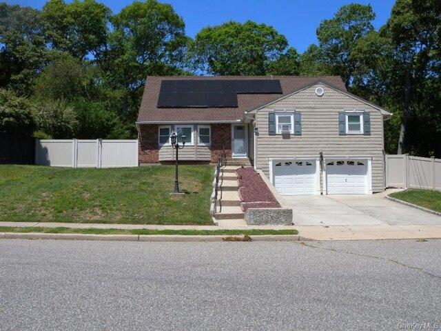 Washington Heights St, Selden, Home For Sale