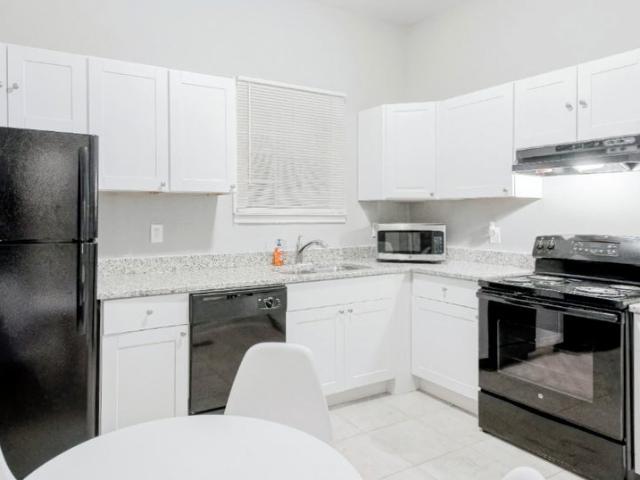 Washington Park Home, a 10 minute walk from the B