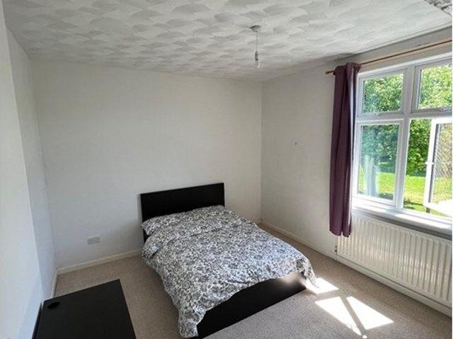 Washington Road, Portsmouth PO2, 3 bed semi detached house to rent, £1,400 pcm | PrimeLocation